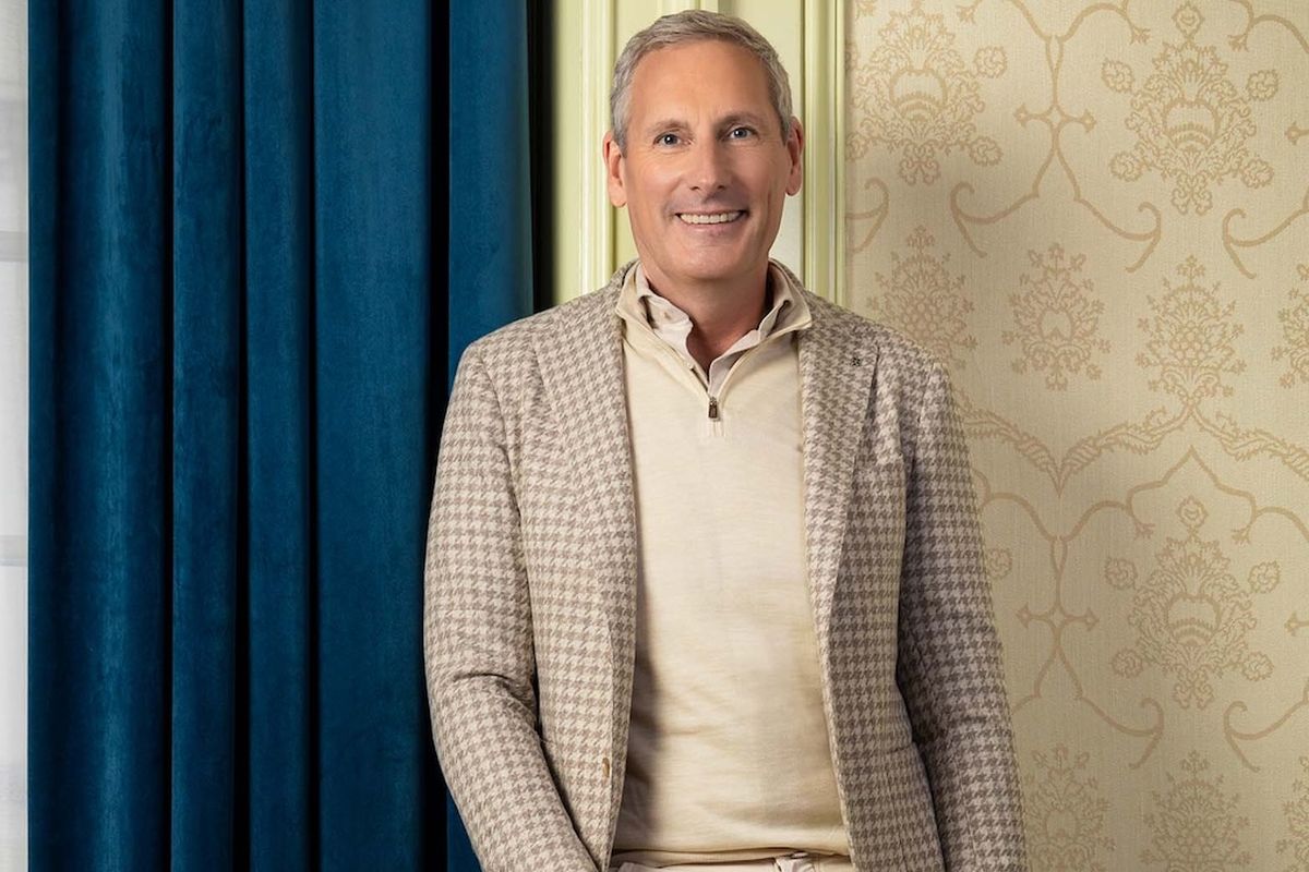 Gert Verhulst vertelt over 'man boobs' in podcast met zoon Viktor ...