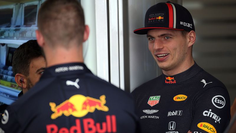 Max Verstappen reageert op geruchten rond overstap | Panorama