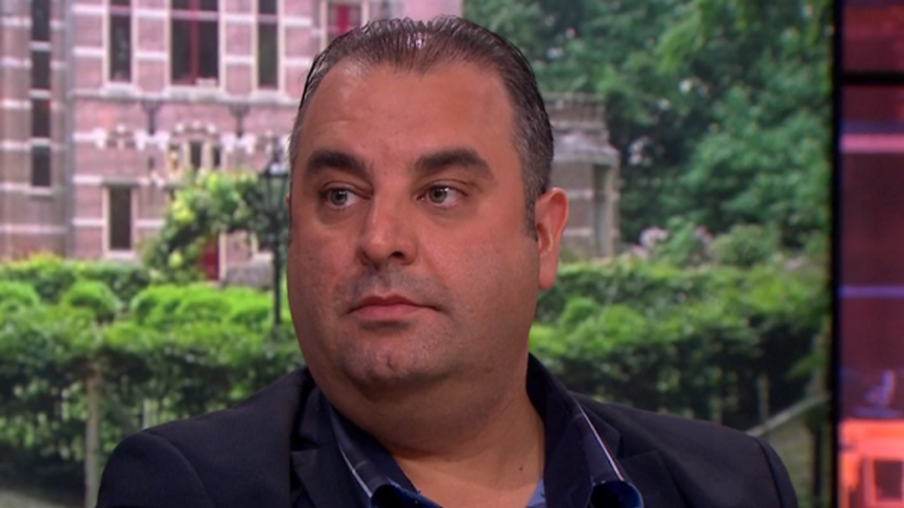 Politie valt binnen bij broers Azimi | Panorama