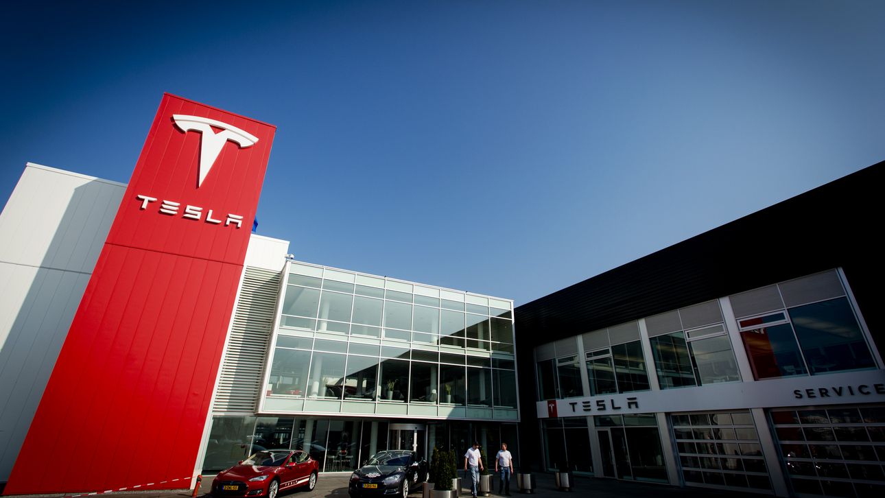 Brand bij Tesla Amsterdam | Autobahn