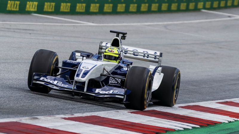 VIDEO: onboard bij Ralf Schumacher's Williams FW25 V10 op de Red Bull ...