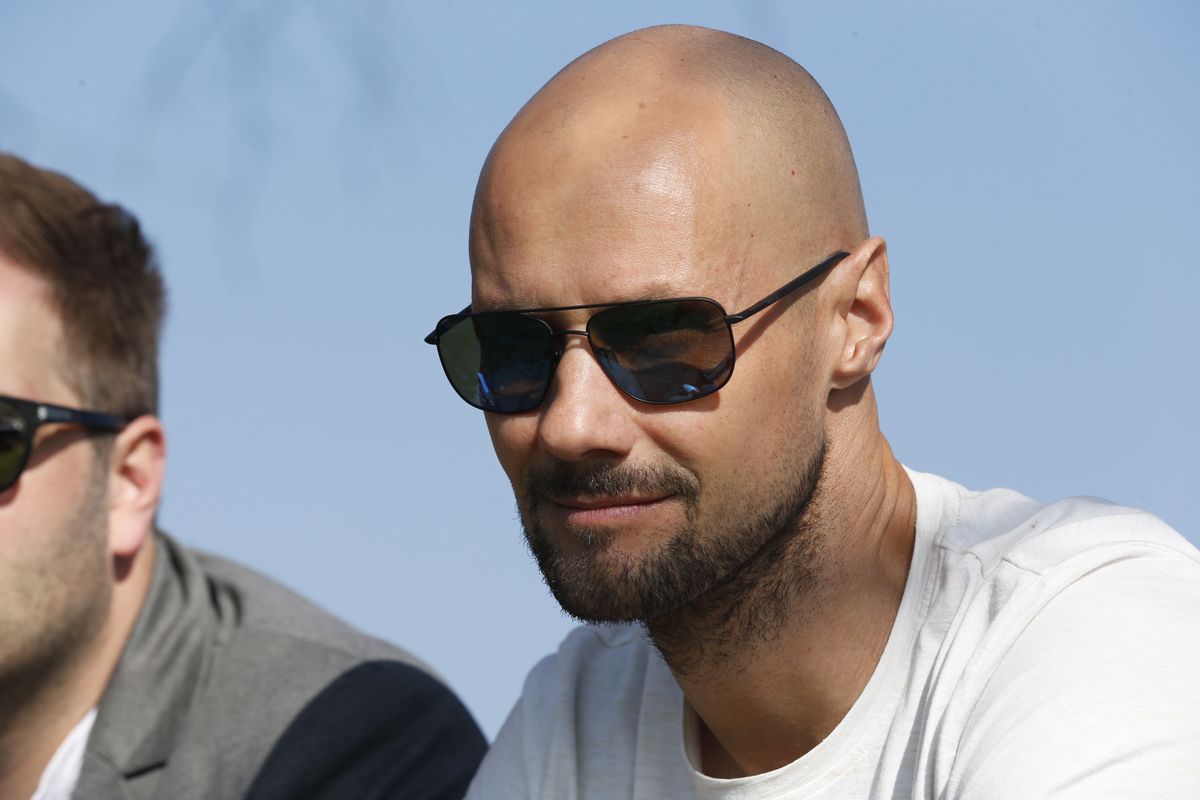 🎥 Tom Boonen verwacht op 44-jarige leeftijd met veel jongere vriendin ...