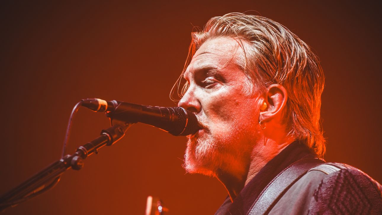 Waarom Josh Homme (QOTSA) zich zo thuis voelt in Nederland | Nieuwe Revu