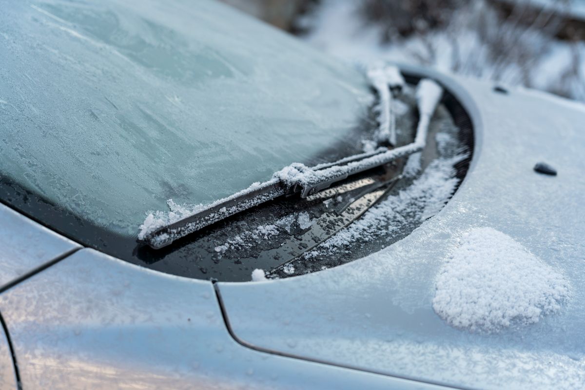 Leg dit in de winter 's avonds op je voorruit om dure reparaties te ...