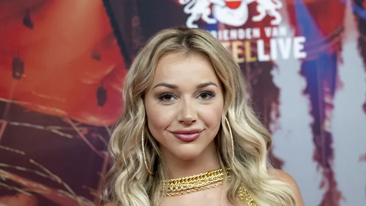 Zien: Emma Heesters (27) geniet van vakantie in bikini | Panorama