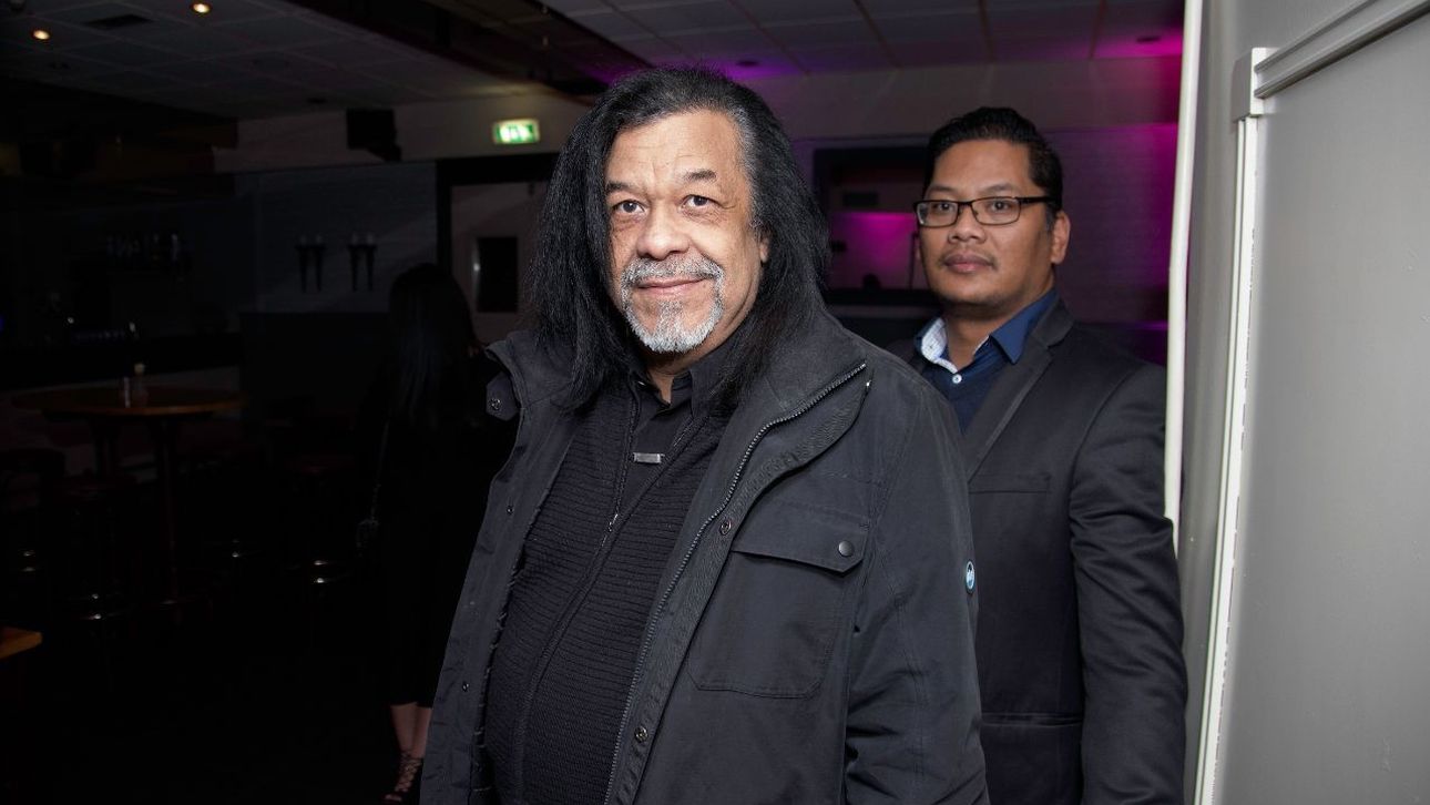 Hypnotiseur Rasti Rostelli heeft iedereen weer in zijn macht... | Panorama